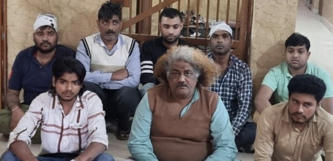 Video of a Fight in UP over Chaat Gives Us a New Meme – Einstein Chacha!