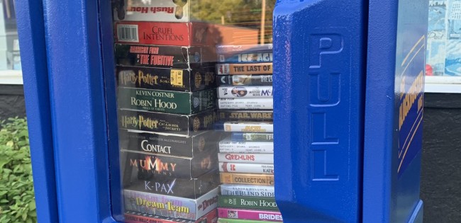 Take One Leave One Movie – People Are Loving This Great Initiative